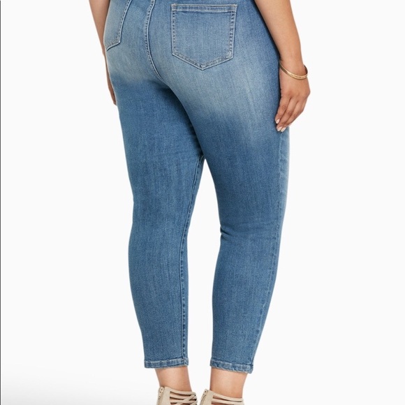 torrid | Jeans | Torrid Girlfriend Distressed Jeans Plus Size 8 | Poshmark